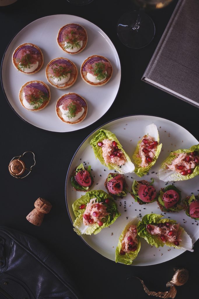 Champagne & kanapéer til nytårstalen - Emily Salomon